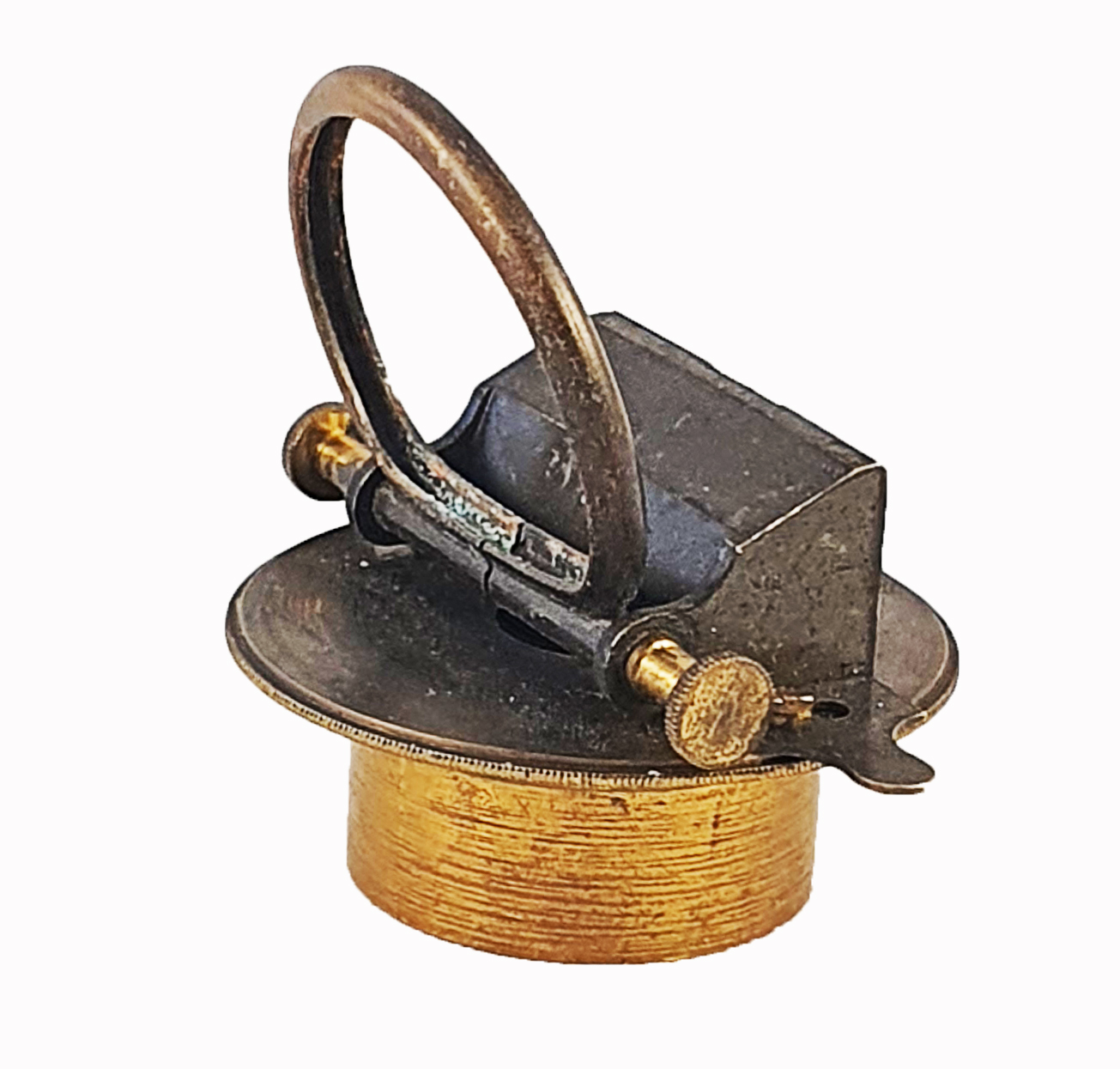 A metal object with a ringDescription automatically generated