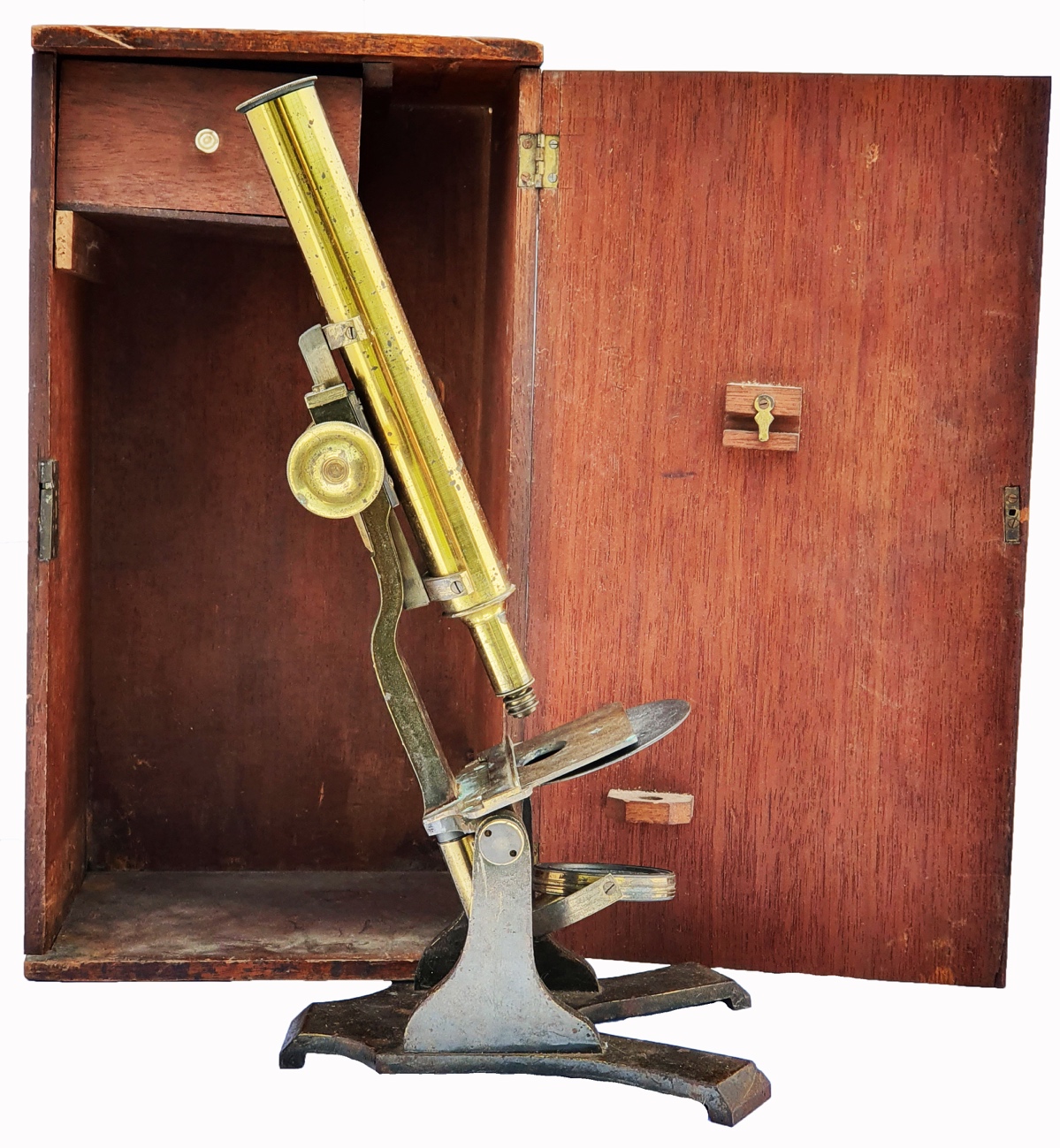 A wooden boxDescription automatically generated