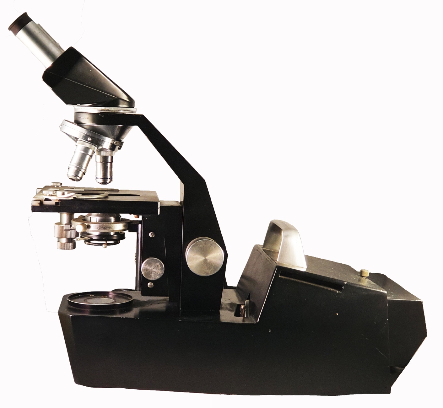 A picture containing microscopeDescription automatically generated