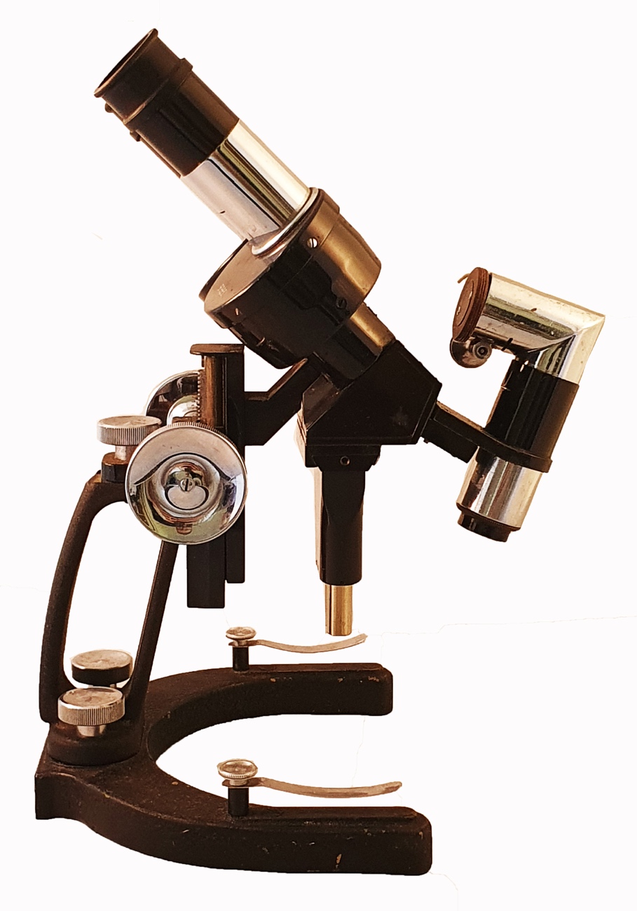 A close-up of a microscopeDescription automatically generated