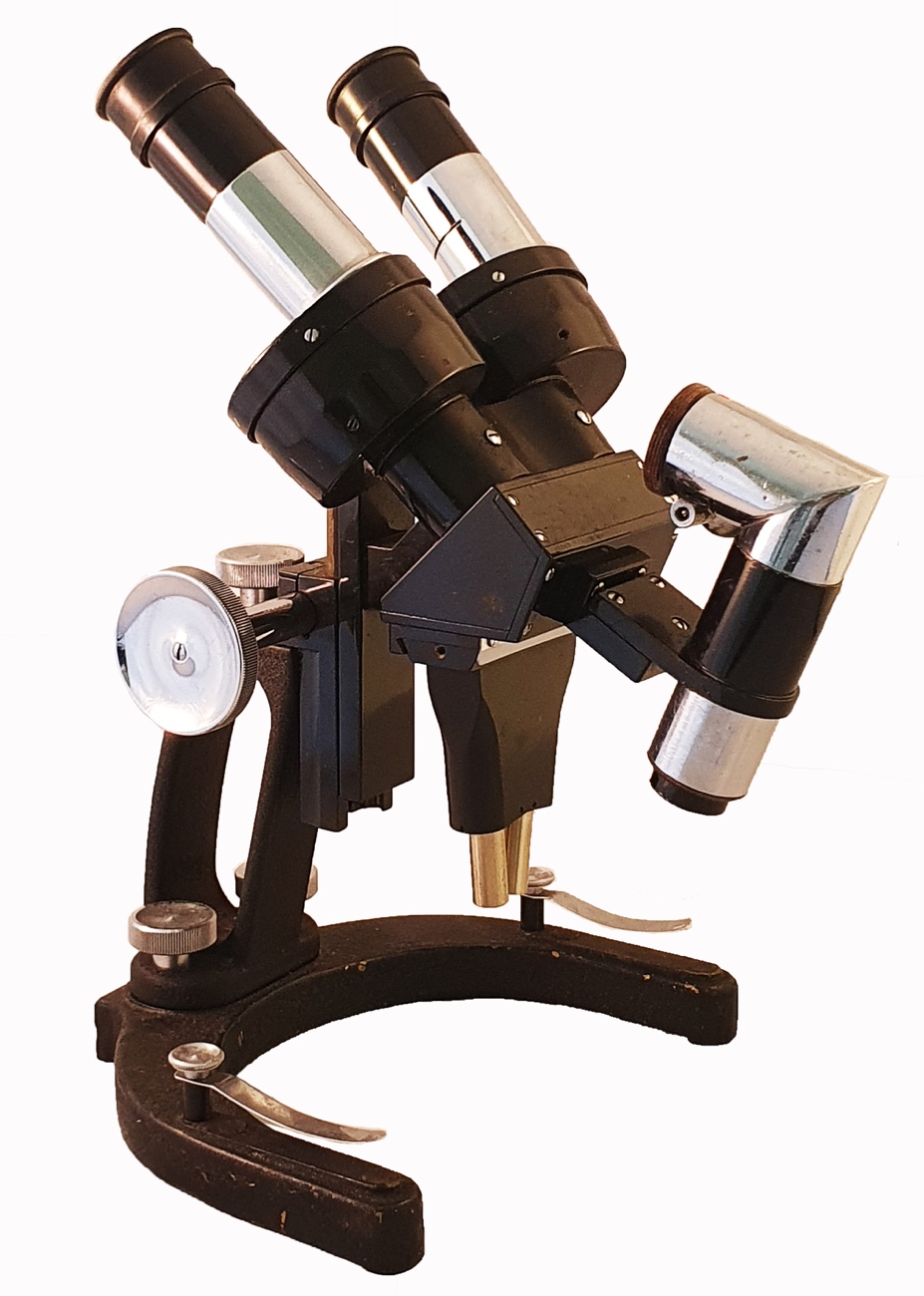 A close-up of a microscopeDescription automatically generated