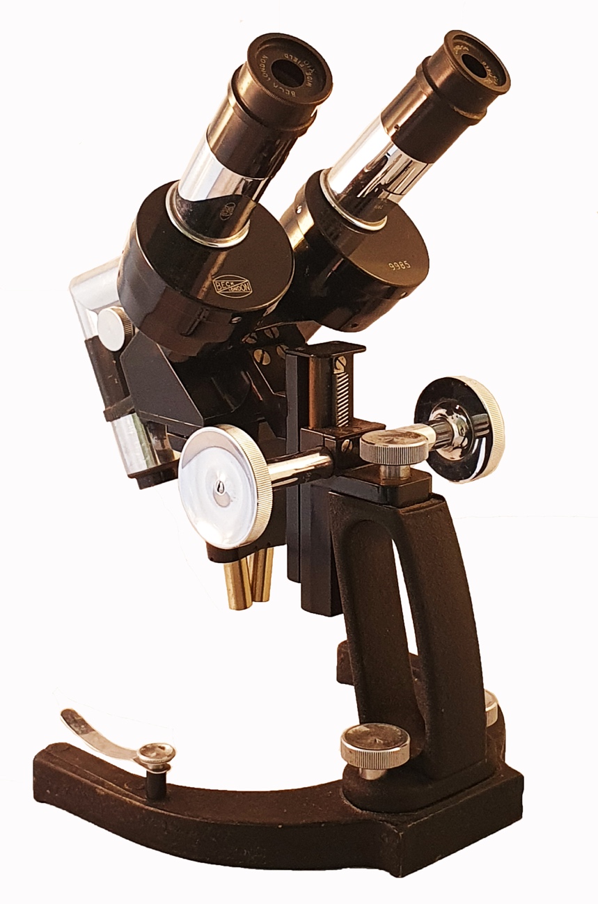 A close-up of a microscopeDescription automatically generated