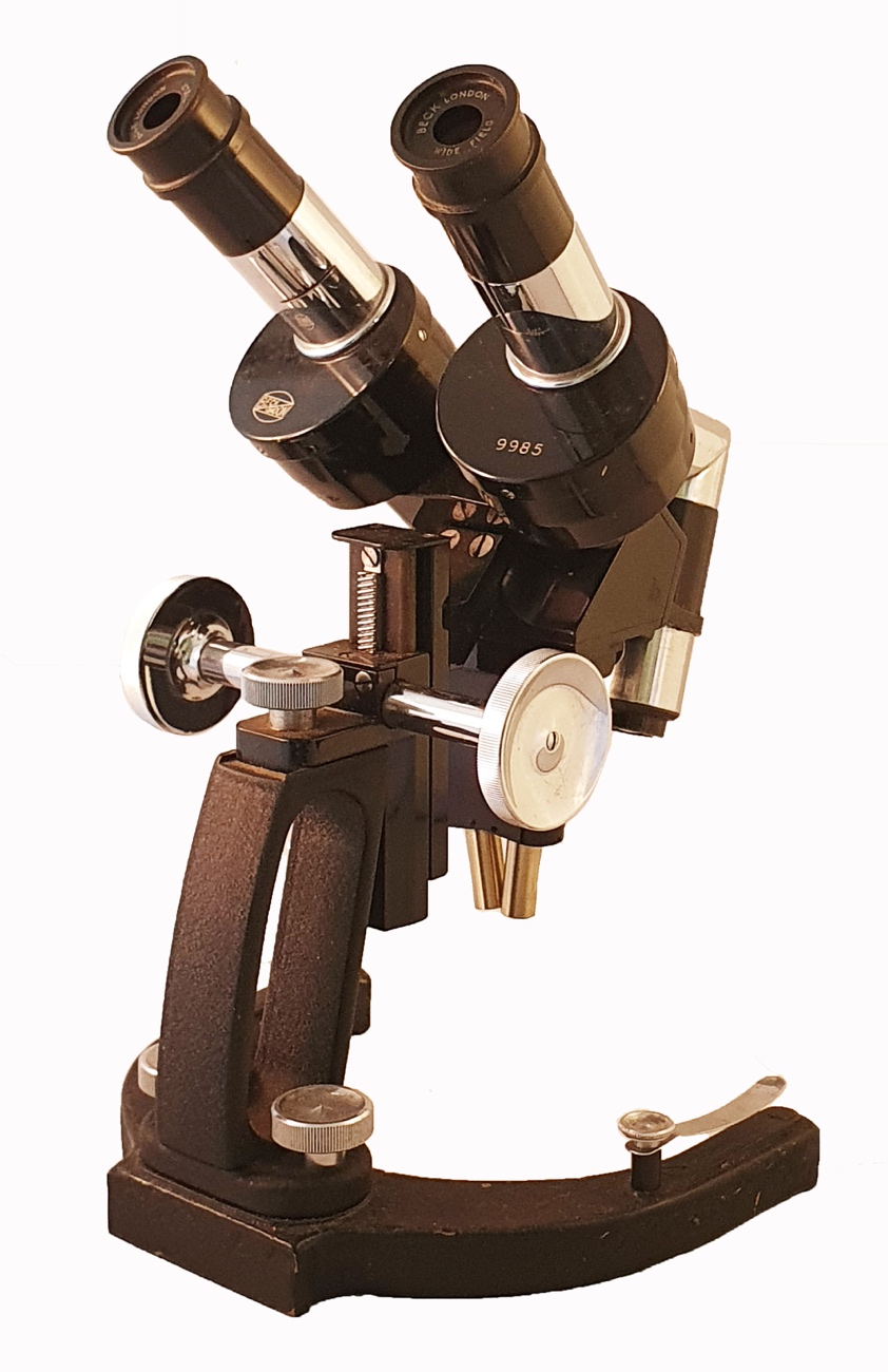 A close-up of a microscopeDescription automatically generated